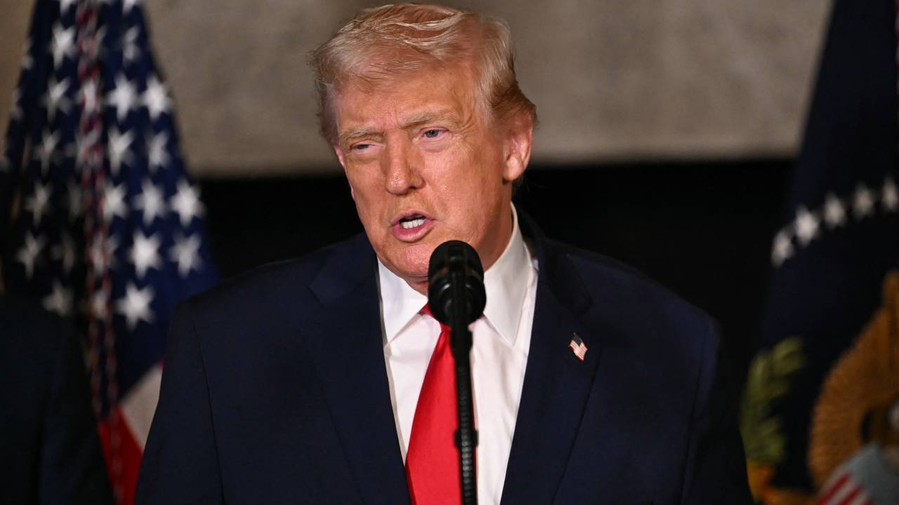 Trump pressiona Maduro: renúncia é a única saída viável - Folha de ...