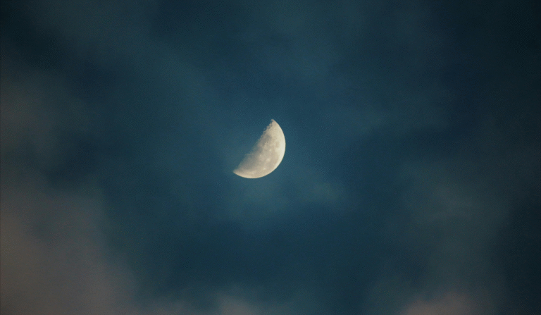 Fase da lua minguante em 17 de dezembro de 2025: entenda - Folha de ...